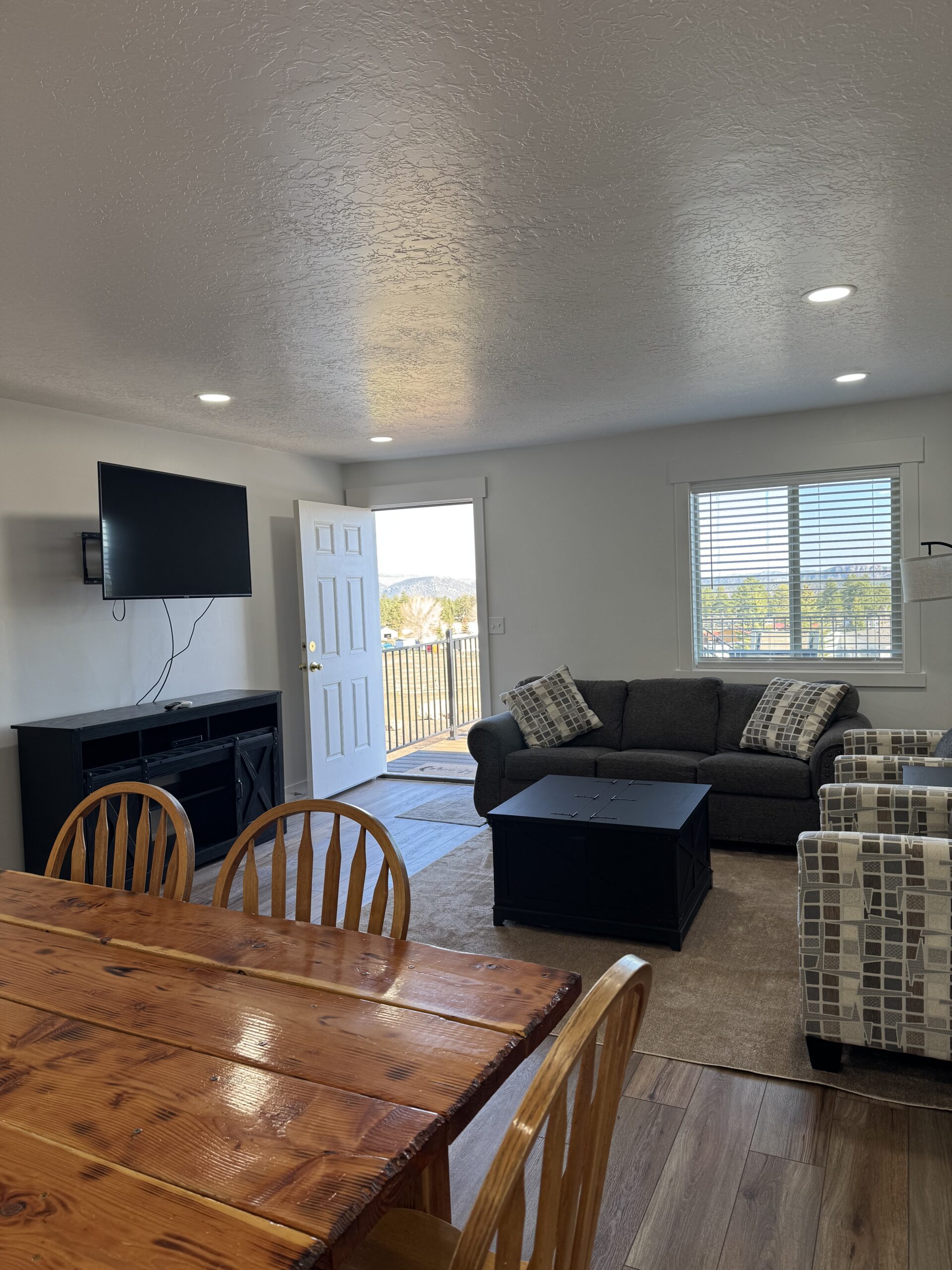 Group Suite - Flaming Gorge Resort